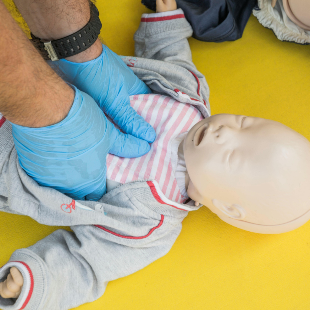 Correct CPR Ratio for Compressions to Breaths - Healthhype