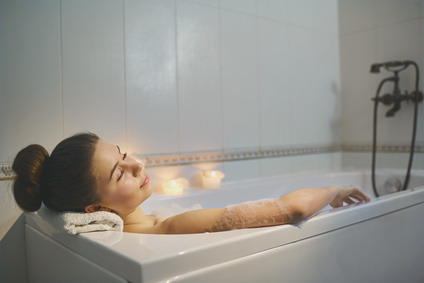 6 Health Risks and Dangers of Hot Baths - Healthhype